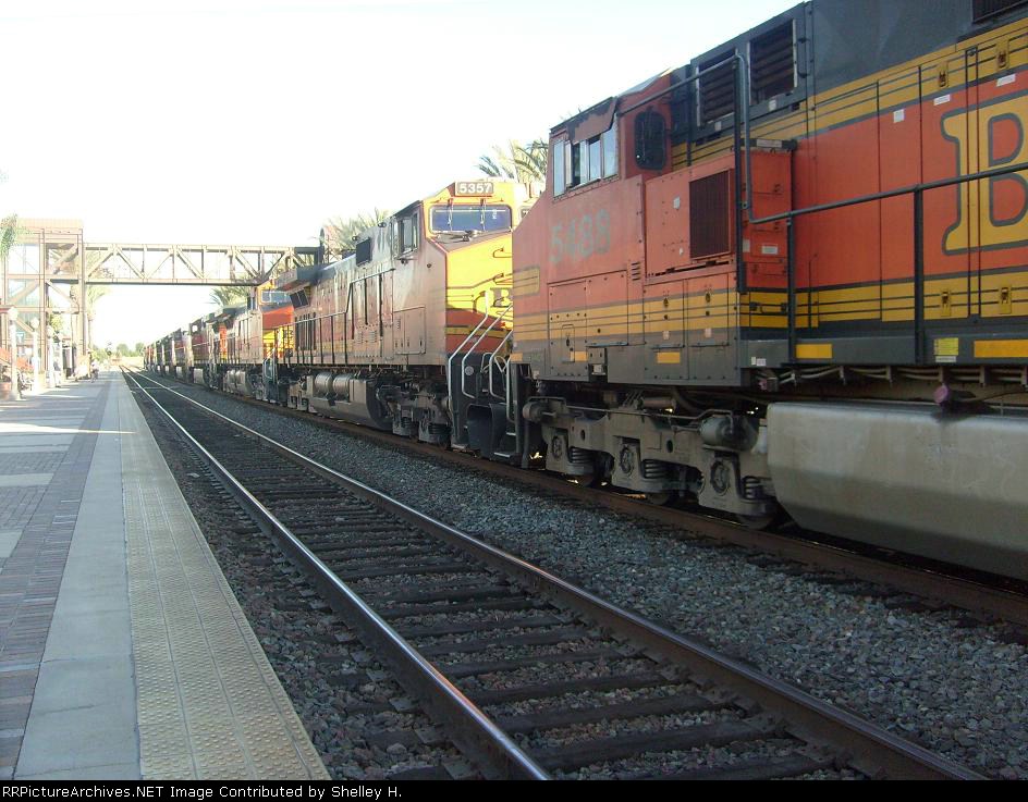 BNSF 5488 & BNSF 5357